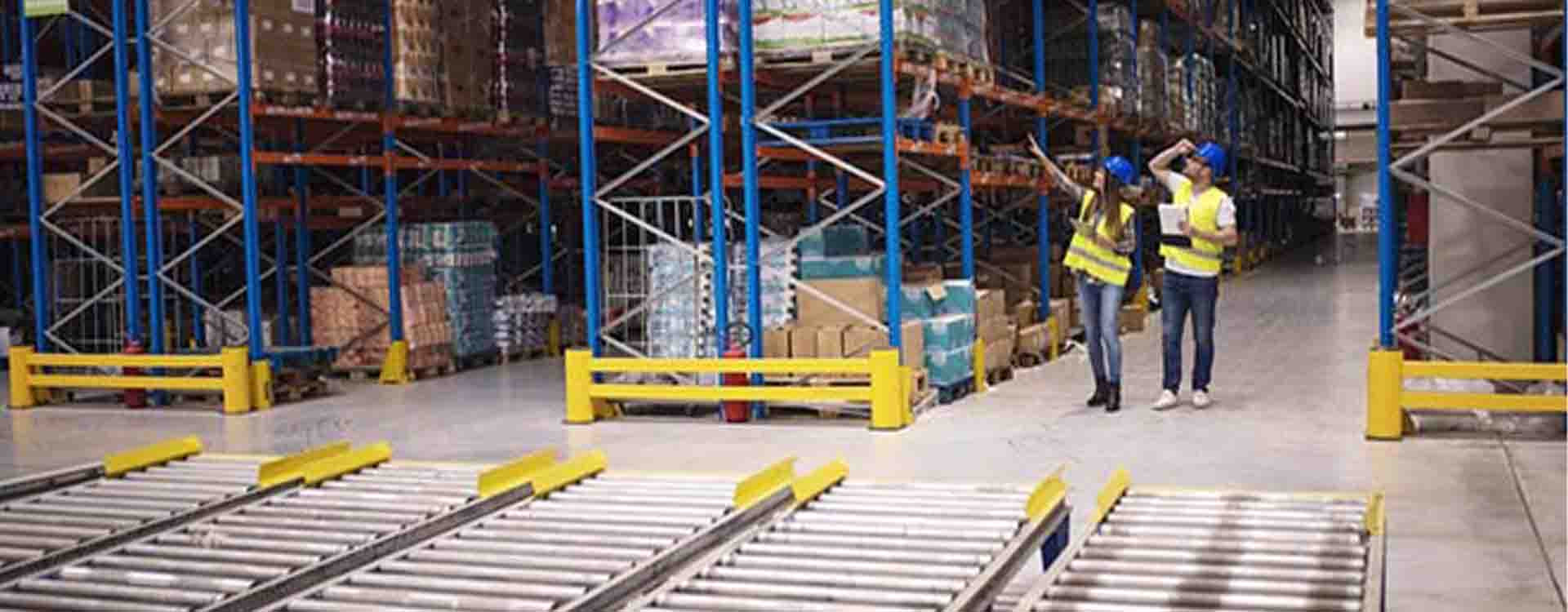 Rayonnages essentiels pour un espace de stockage organisé